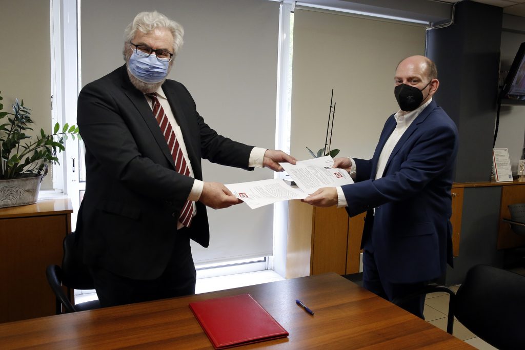 ΜΝΗΜΟΝΙΟ ΣΥΝΕΡΓΑΣΙΑΣ ΥΠΕΓΡΑΨΑΝ ΤΟ ΠΑΝΕΠΙΣΤΗΜΙΟ ΠΕΙΡΑΙΩΣ ΚΑΙ ΤΟ ΑΠΕ-ΜΠΕ ...